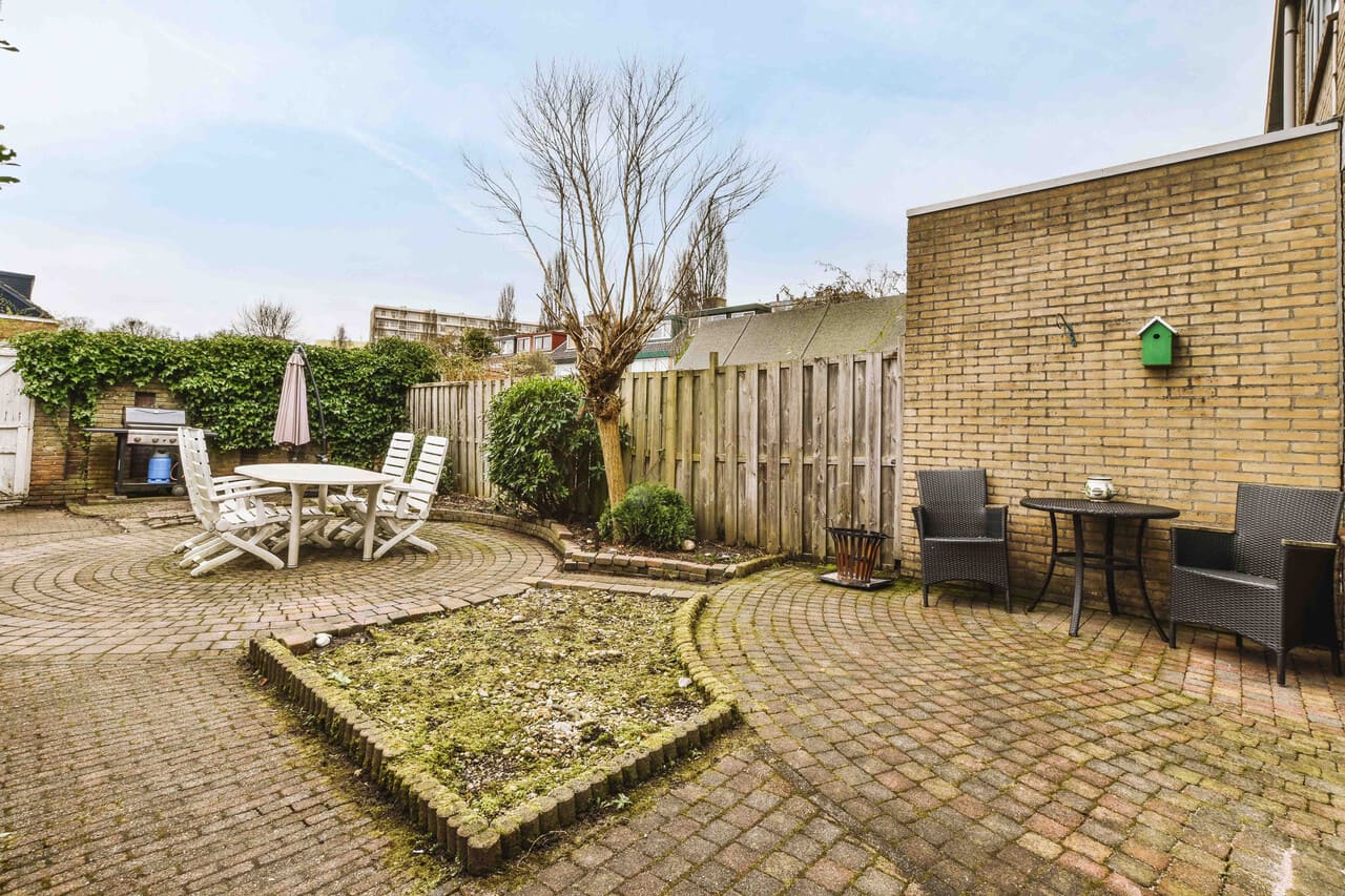 11 Backyard “Luxury” Features Buyers Secretly Don’t Want – The Anxious ...